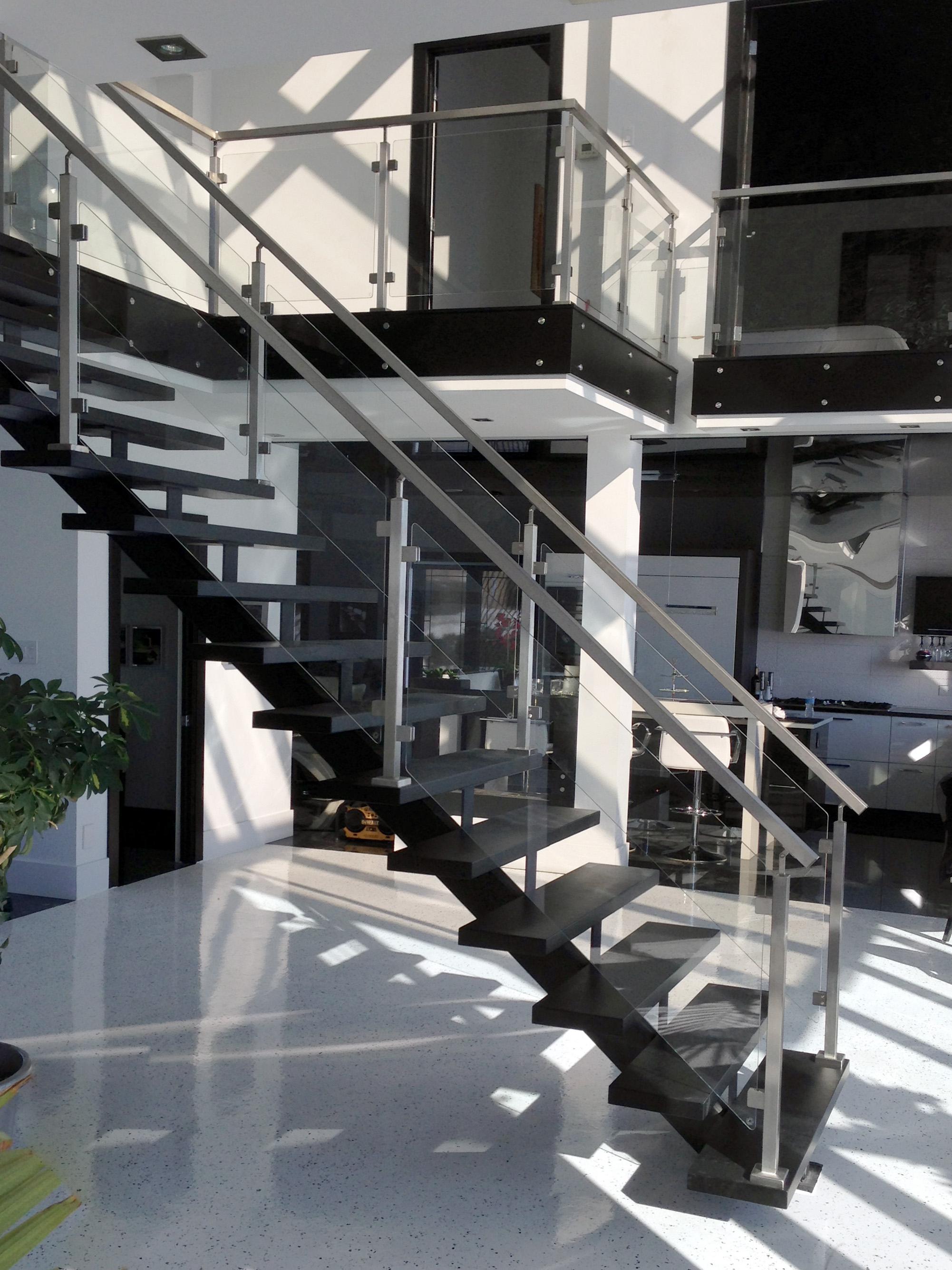 Central steel stair stringer - LTO SERIES - TOKYO | Prestige Metal